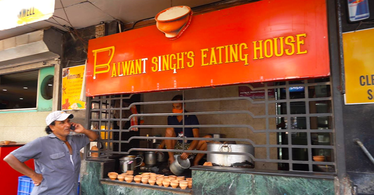 Kolkata Unique Doodh Cola Drink & Steam Chai at Balwant Singh Eating ...
