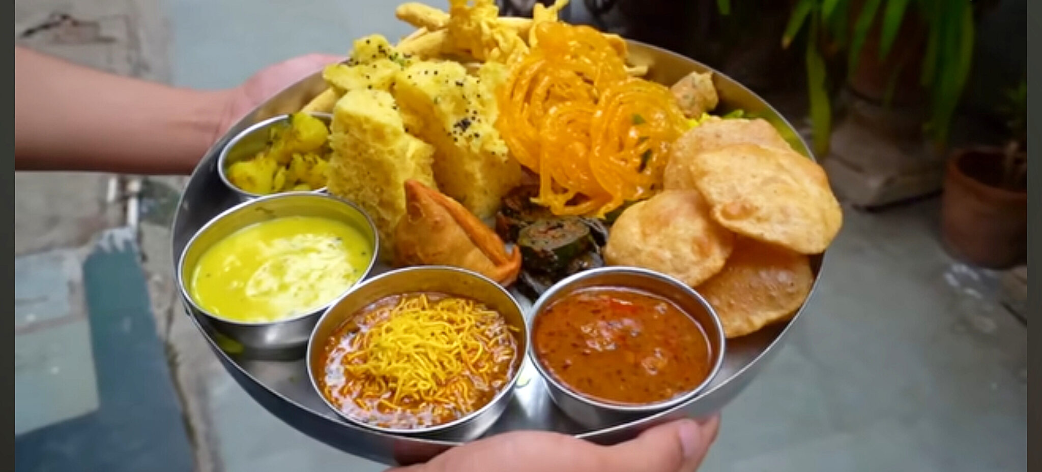 Top 12 Must-Try Street Foods in Ahmedabad (2025 Guide) - India Eat Mania