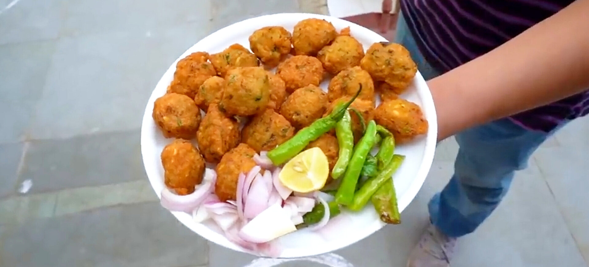 Top 12 Must-Try Street Foods in Ahmedabad (2025 Guide) - India Eat Mania