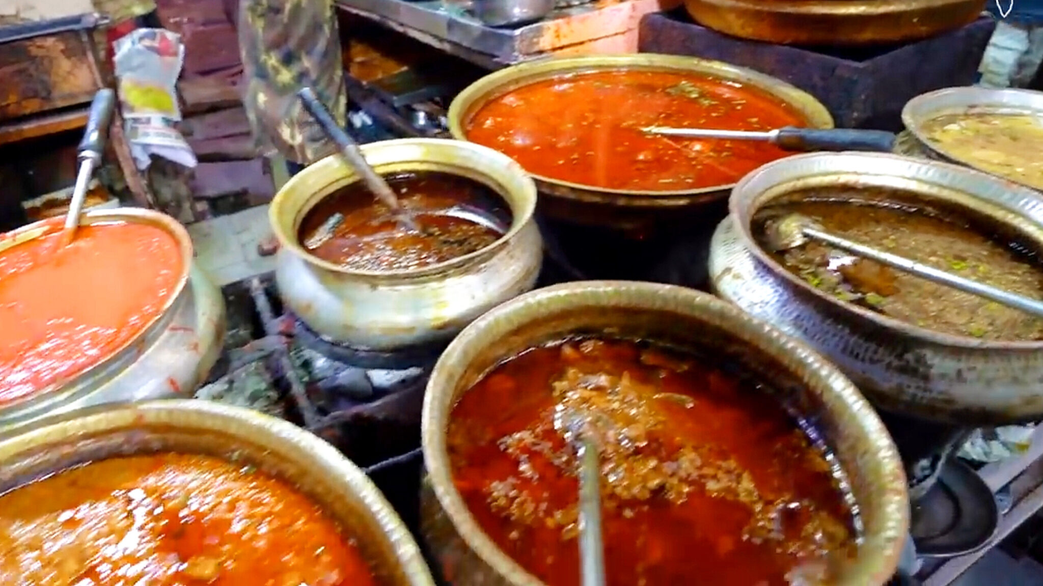 Top 12 Must-Try Street Foods in Ahmedabad (2025 Guide) - India Eat Mania